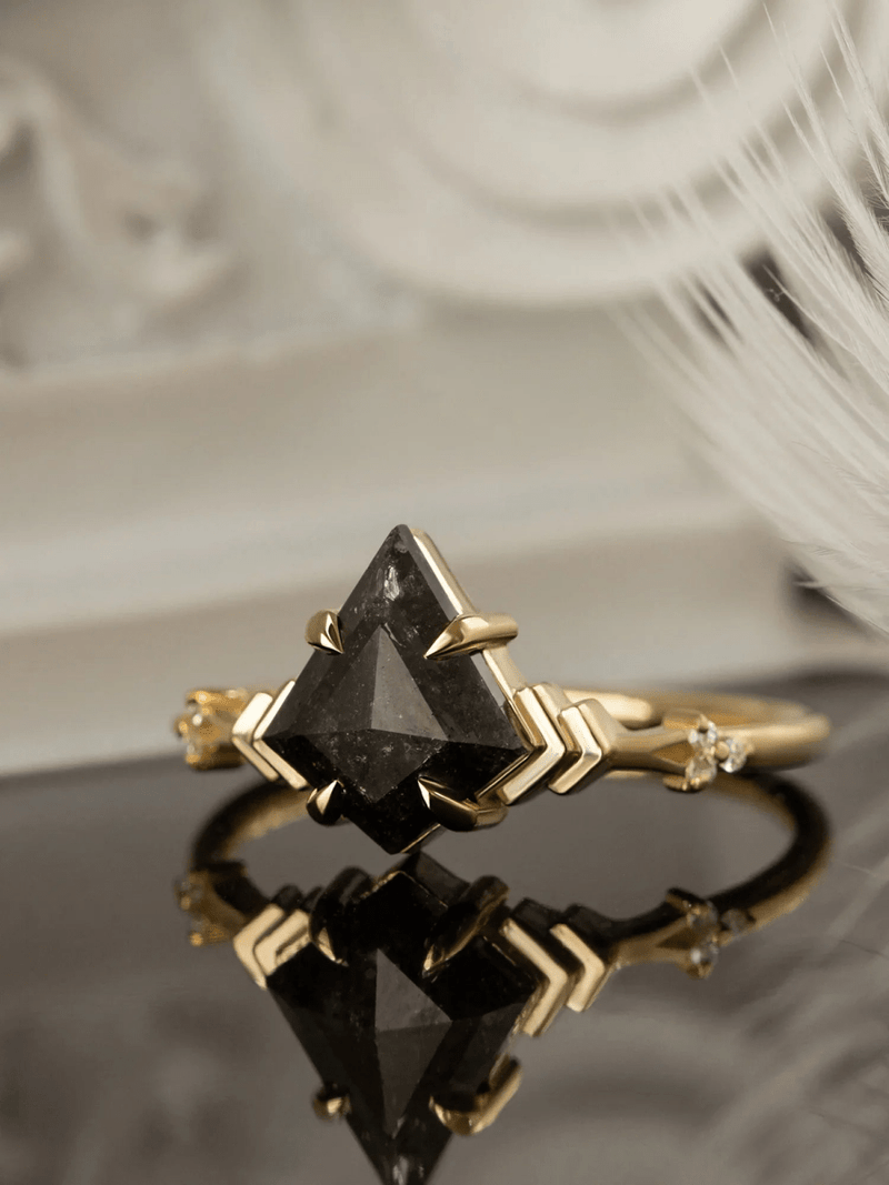 Kite Doric Ring – Sculptural Elegance in Gold | HIDDENSPACE